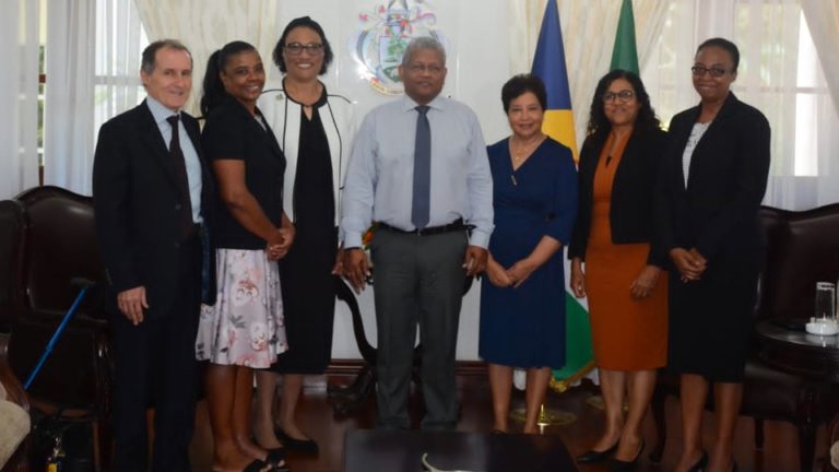 Le président de la République des Seychelles, M. Ramkalawan, rencontre ...